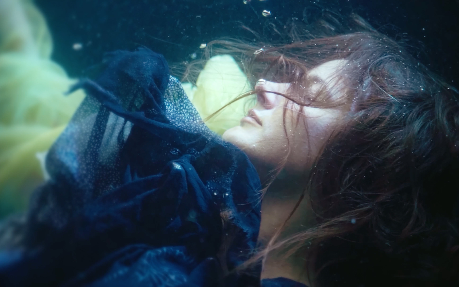 Live from...London: Singer & Songwriter Ebony Buckle